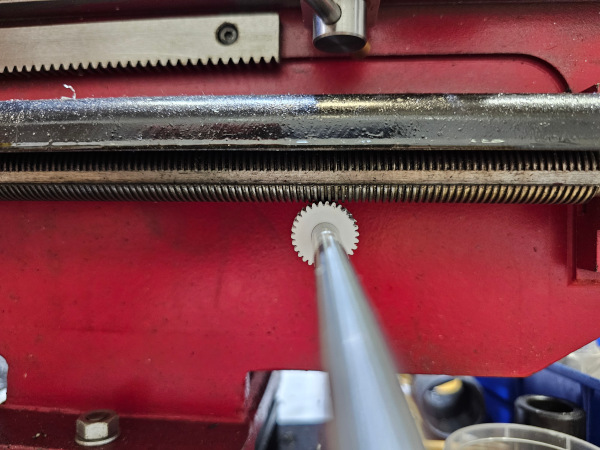 Threading dial (metric :eek: ) with a slotted leadscrew - any design ...